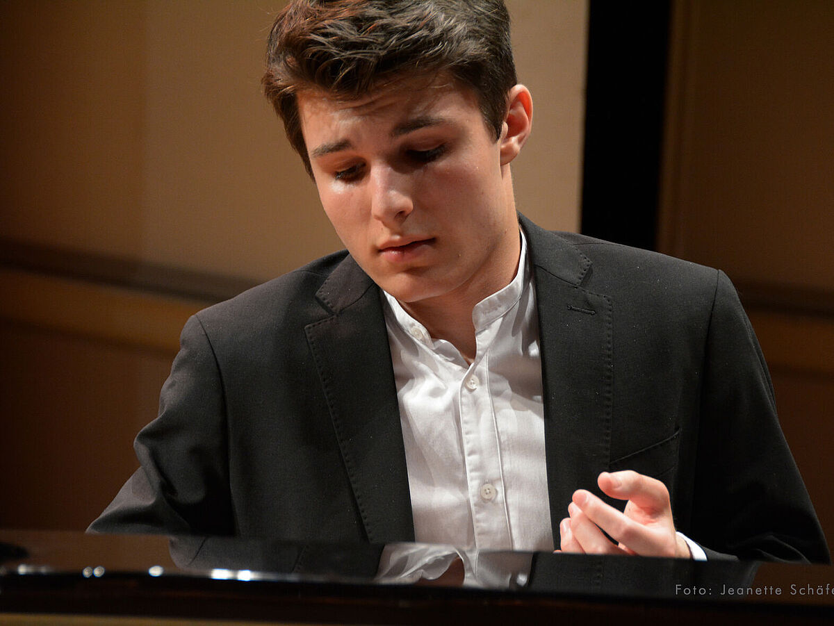 Erster Preis für Pianist Simon Haje - hmt Hochschule für Musik und ...